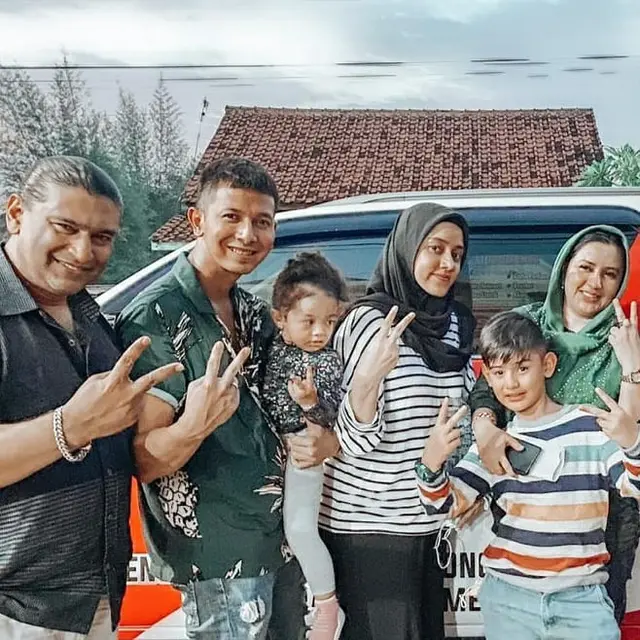 Jarang Tersorot, Ini 7 Potret Pedangdut Lawas Ashraff dan Istri Seorang ...