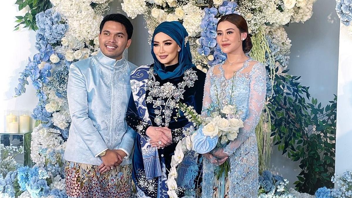 Mengintip Keindahan Kebaya Velvet Biru: Inspirasi Busana Klasik dan ...