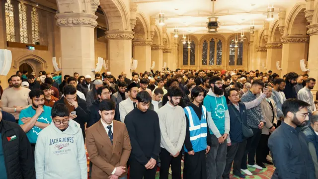 Semarak Buka Bersama di London bak Adegan Jamuan Makan di Sekolah Harry ...
