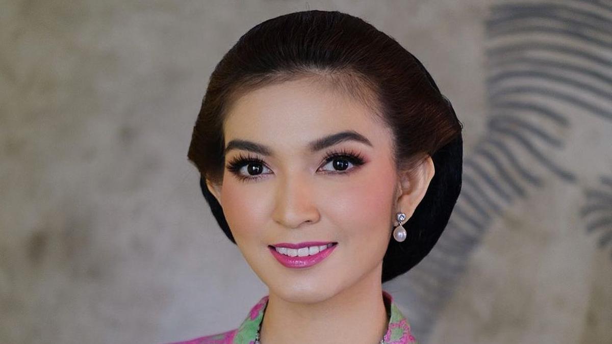 Anggun dan Segar, Gaya Makeup Selvi Ananda di Acara Siraman Kaesang ...