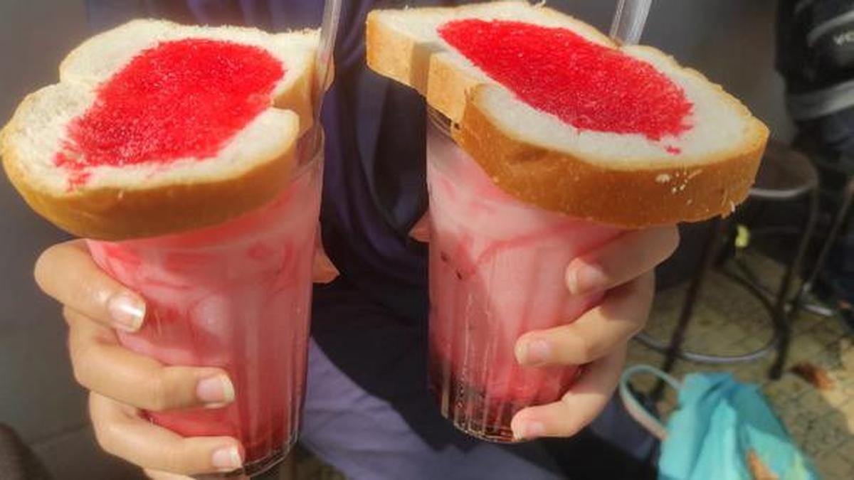 Melepas Dahaga dengan Es Tape Ketan Hitam Legendaris Kota Malang ...