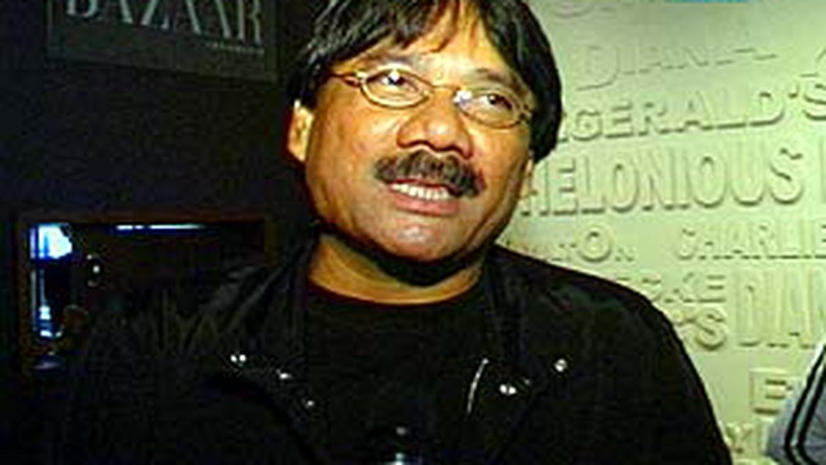 Darwis Triadi Tak Bisa Memotret Diri Sendiri - ShowBiz Liputan6.com