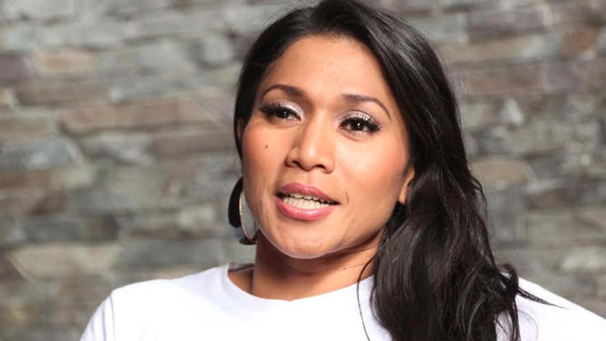 Anne J. Cotto Nangis di Pengadilan Agama - ShowBiz Liputan6.com