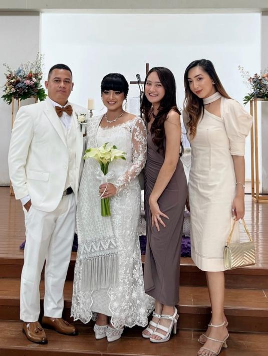 Lama Tak Ada Kabar, Riri Febrian Resmi Menikah dengan Wilson di Gereja ...