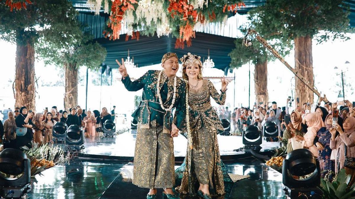 Denny Caknan Makan Bareng Mertua, Paras Ibu Bella Bonita Curi Perhatian - Entertainment Fimela.com