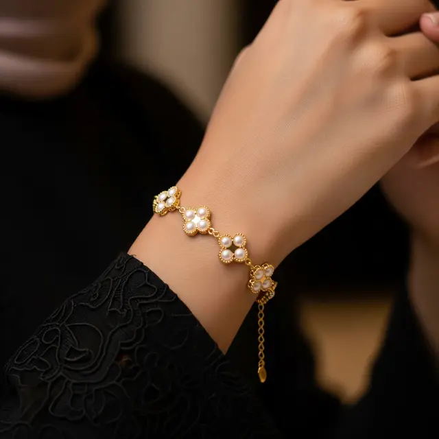 8 Model Gelang Emas Clover Terbaru yang Wajib Dimiliki, Elegan dan ...