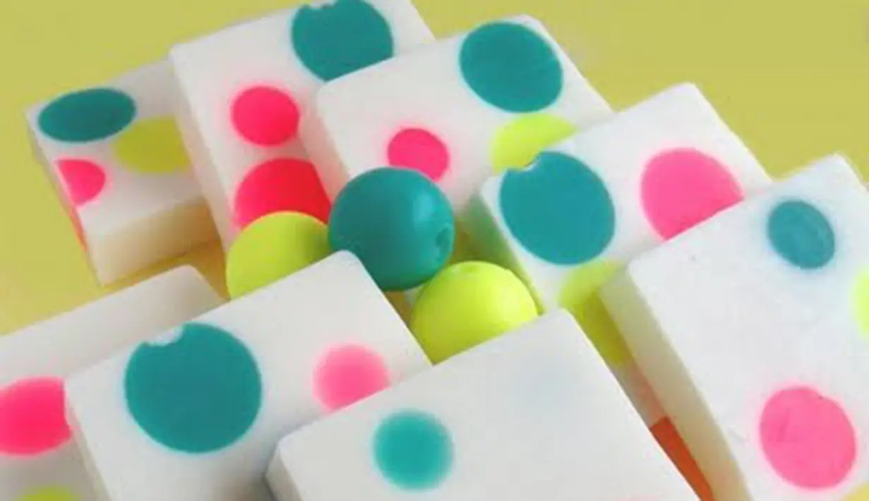 Makanan Warna-Warni Cute Terbuat Dari Sabun - Photo Fimela.com