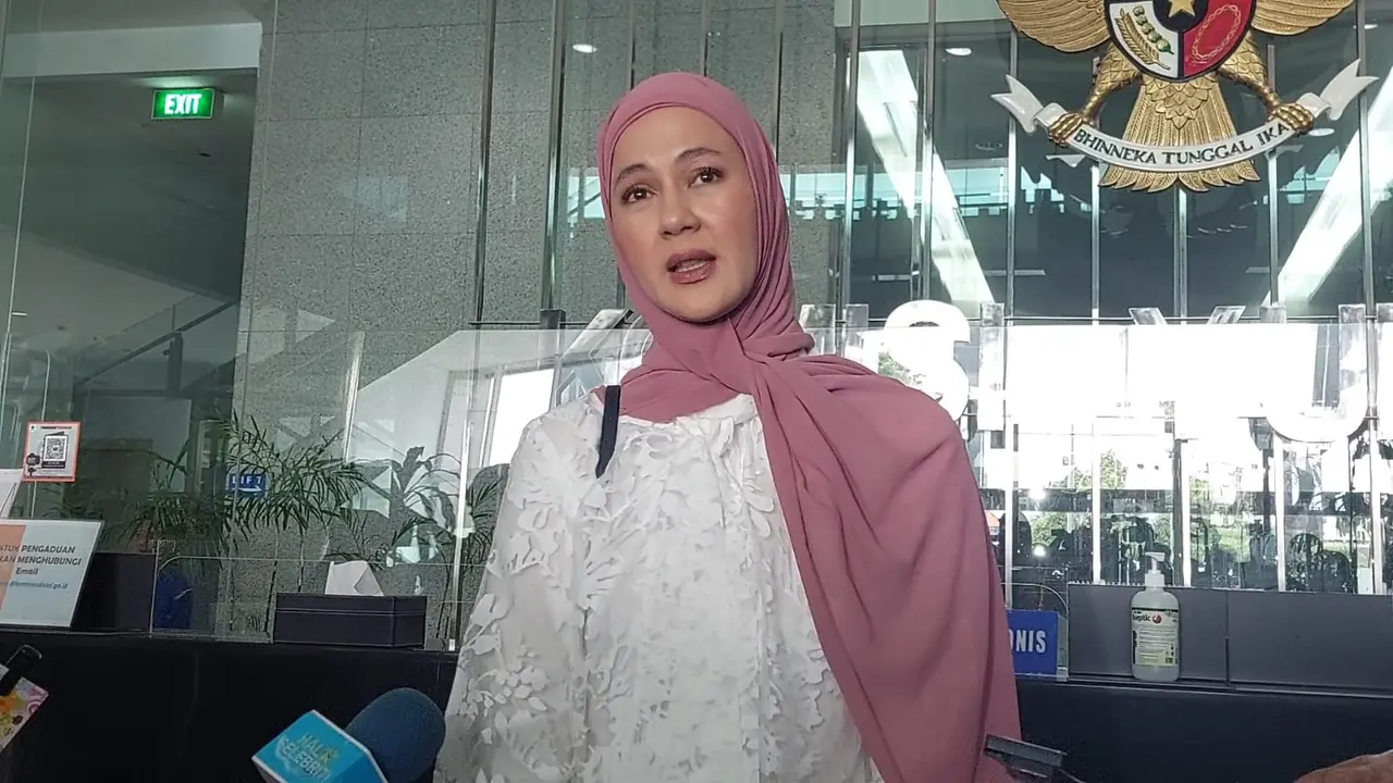 Alasan Paula Verhoeven Ubah Nama Kontak Niko Jadi Nama Wanita - ShowBiz Liputan6.com