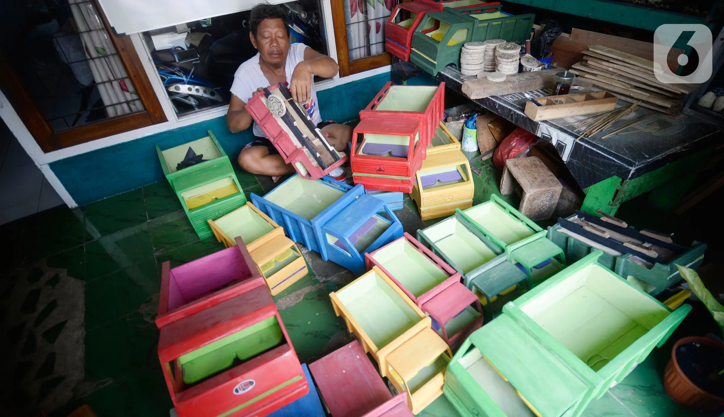 FOTO: Mengintip Pembuatan Mobil Mainan Kayu - Foto Liputan6.com