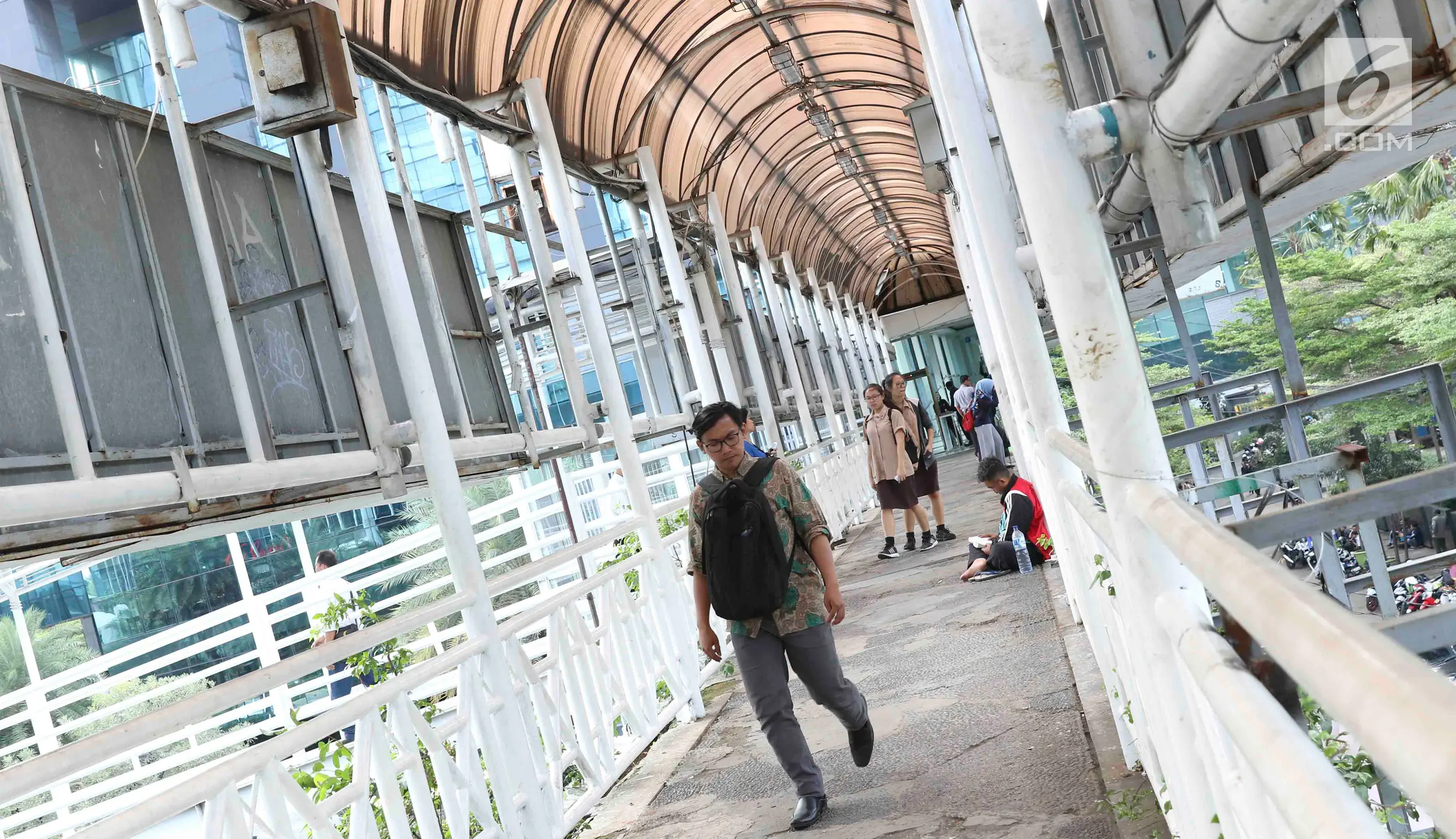 FOTO: Akan Diganti Pelican Crossing, JPO Tosari Segera Dibongkar - Foto ...