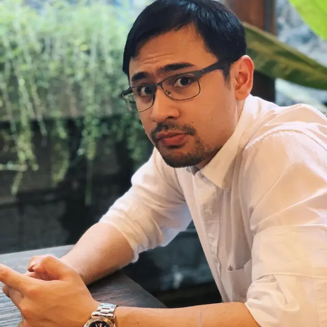 6 Potret Terbaru Ade Surya Akbar, Mantan Artis Cilik yang Kini Sudah Menikah - Hot Liputan6.com