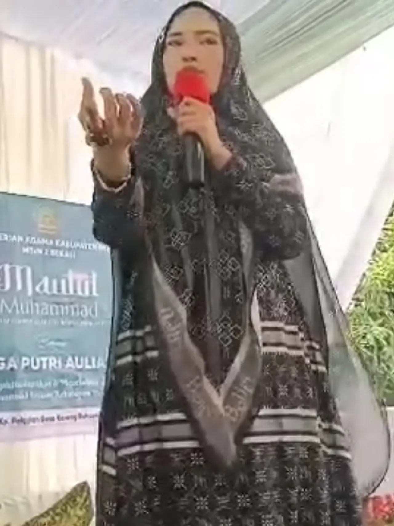 7 Potret Mega Aulia Kini Jadi Ustazah, Soroti Akting di “Tukang Bubur ...