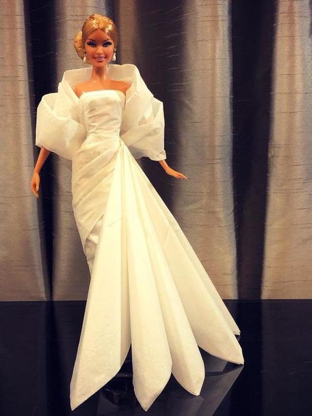 Super Indah! Gaun-gaun Barbie Ini Ternyata Dibuat dari Tisu Toilet ...