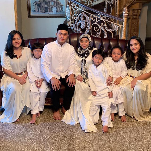 Jadi Ayah Sambung, Ini 6 Potret Kedekatan Fadel Islami dan Anak ...