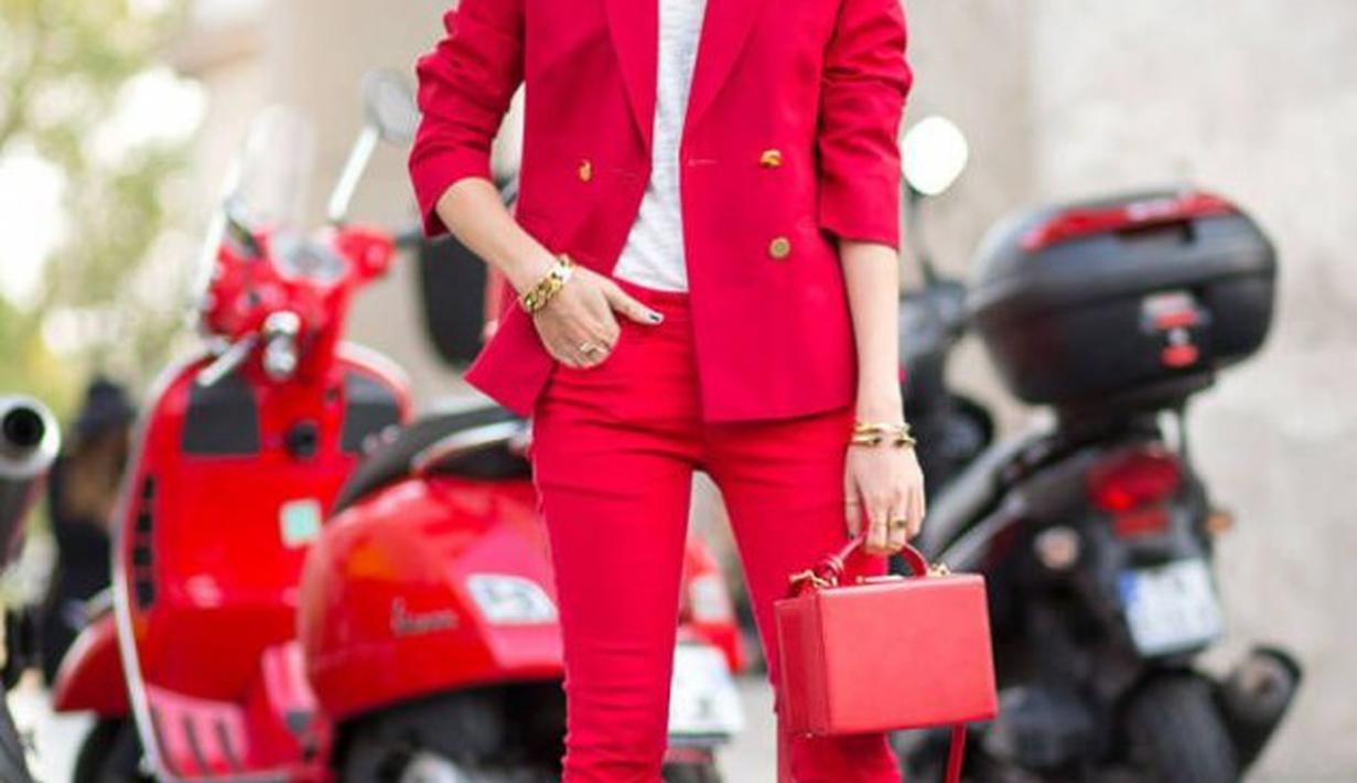 Tips Tampil Stunning Dengan OOTD Merah From Head to Toe - Photo Fimela.com