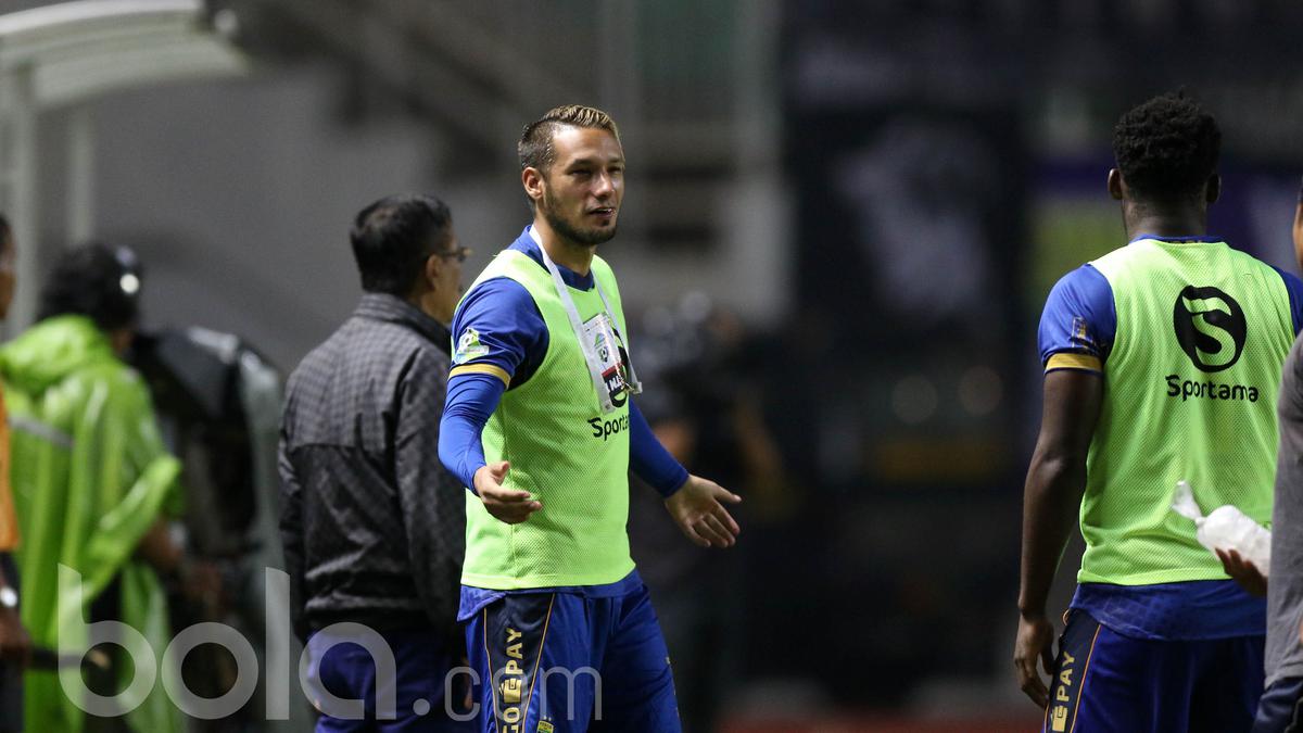 Raphael Maitimo Masih Diragukan Tampil di Laga Persib Vs PSM ...