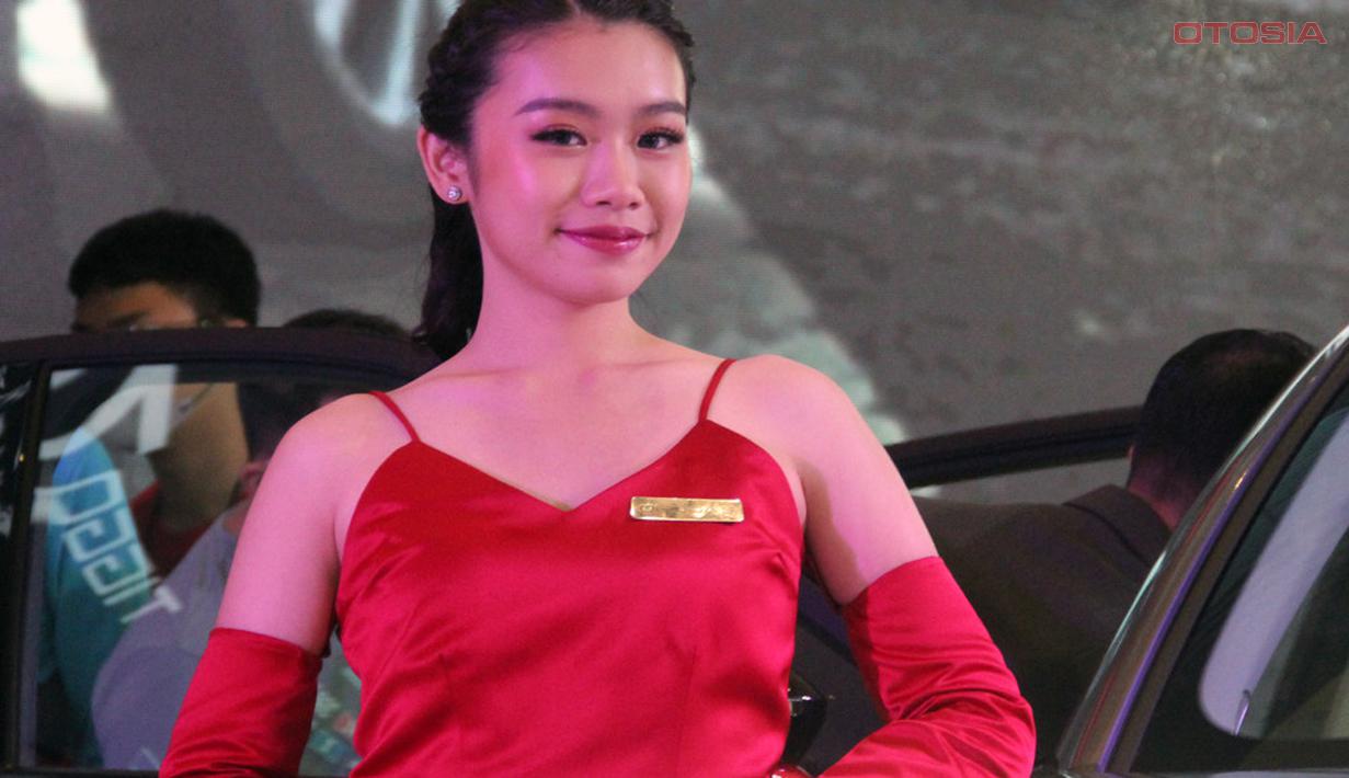 Potret SPG Cantik IIMS 2023 yang Pesonanya Tidak Luntur Meski di Tengah ...