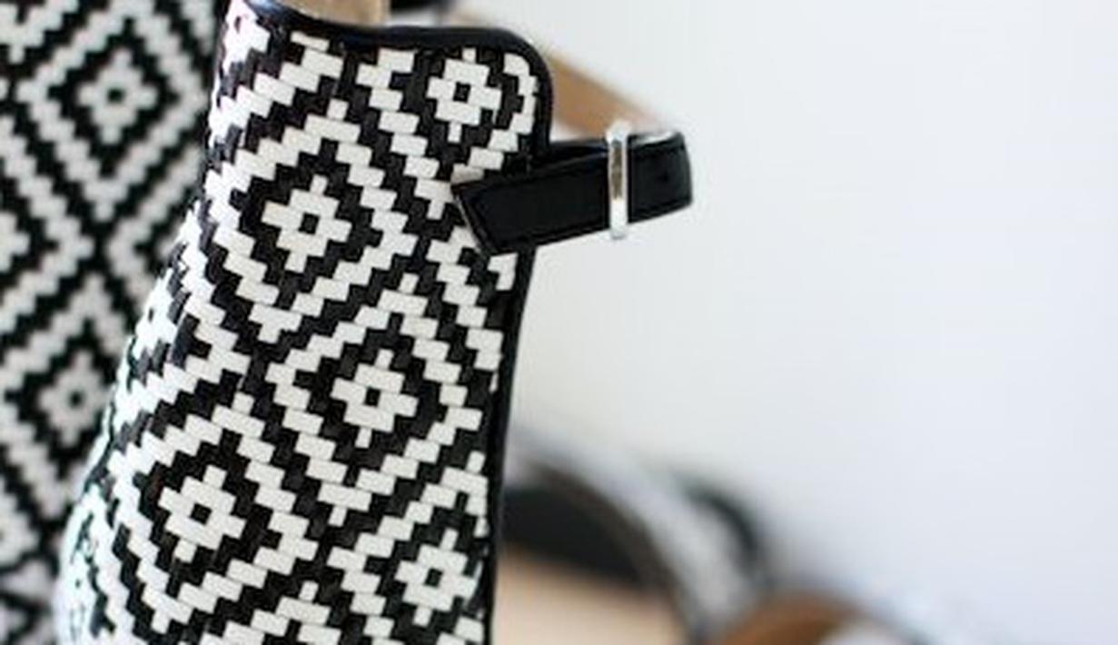 7 Sepatu Motif Tribal Aztec Super Keren Untuk Tampilan Stunning - Photo ...