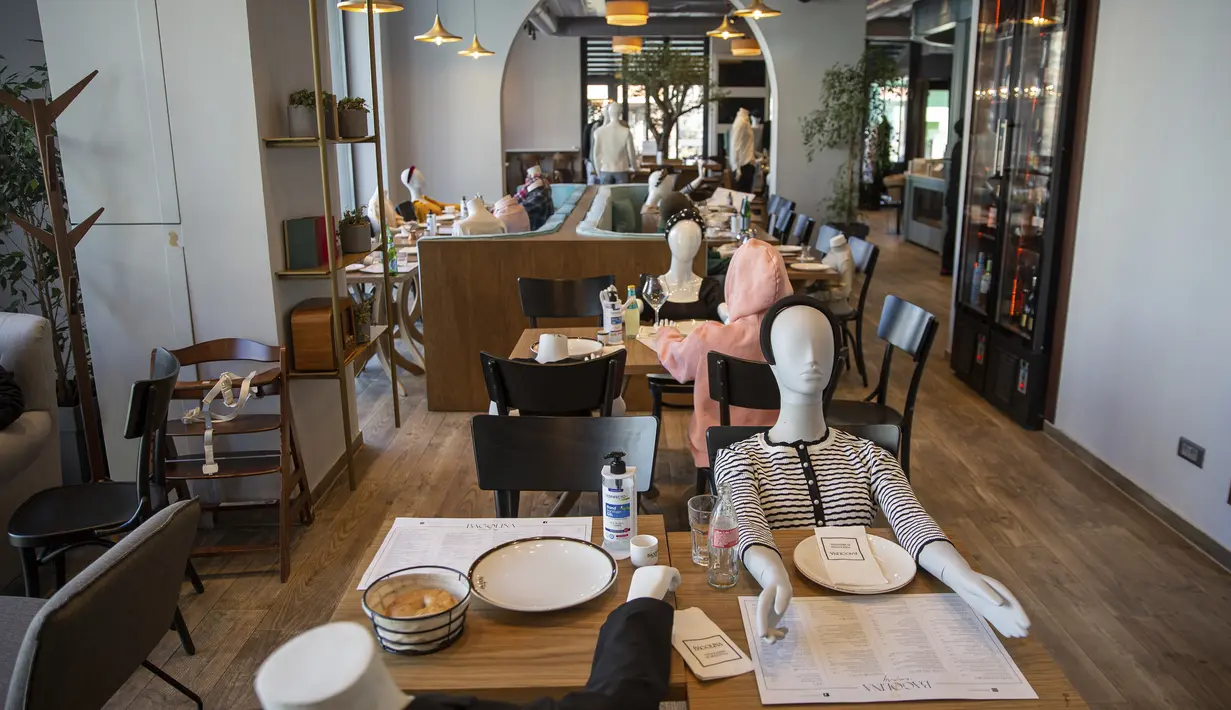 FOTO: Maneken Protes Lockdown di Restoran Kosovo - Foto Liputan6.com