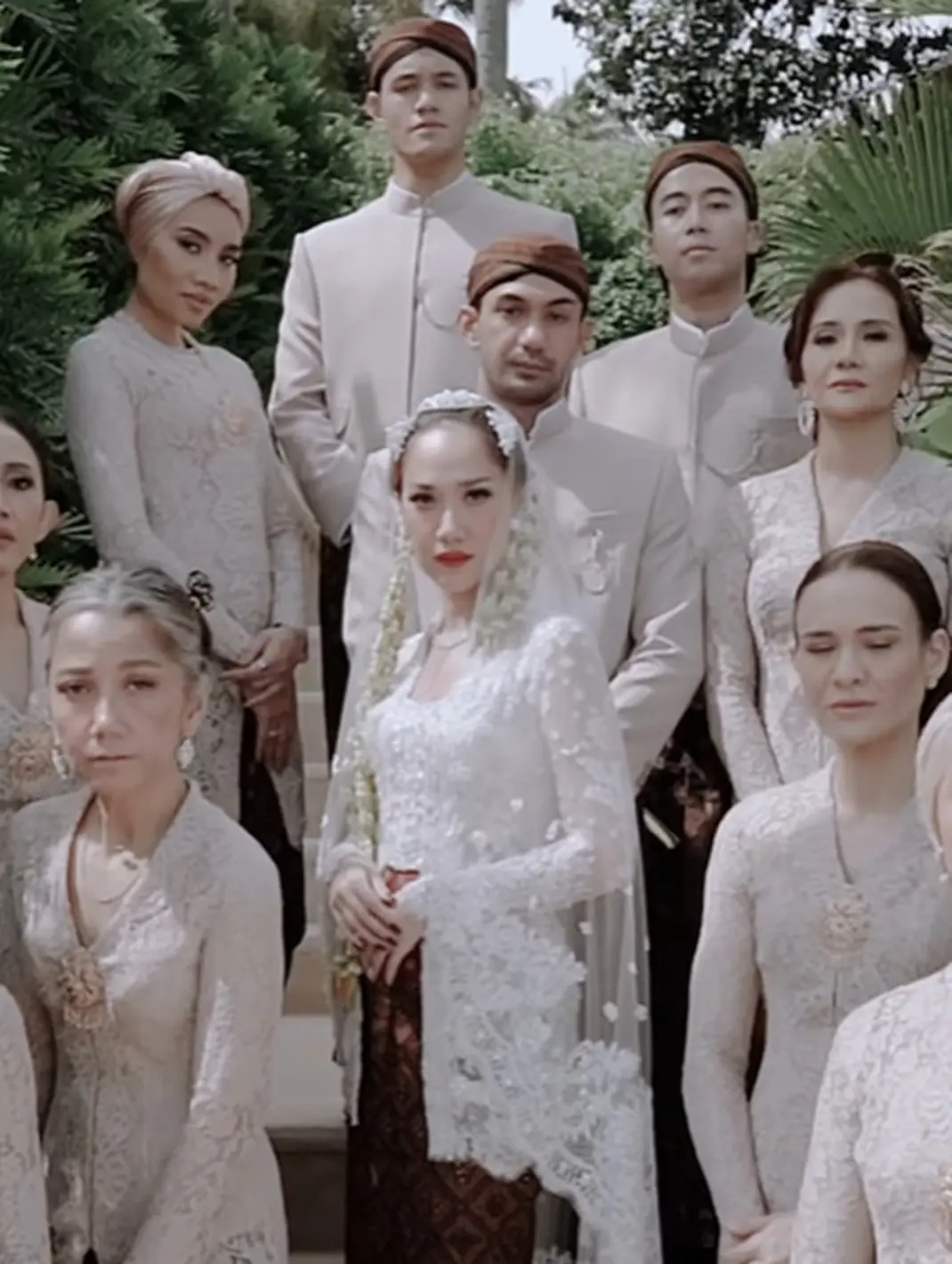 6 Potret Pesona Mas-Mas Jawa Vidi Aldiano dan Reza Rahadian Jadi ...