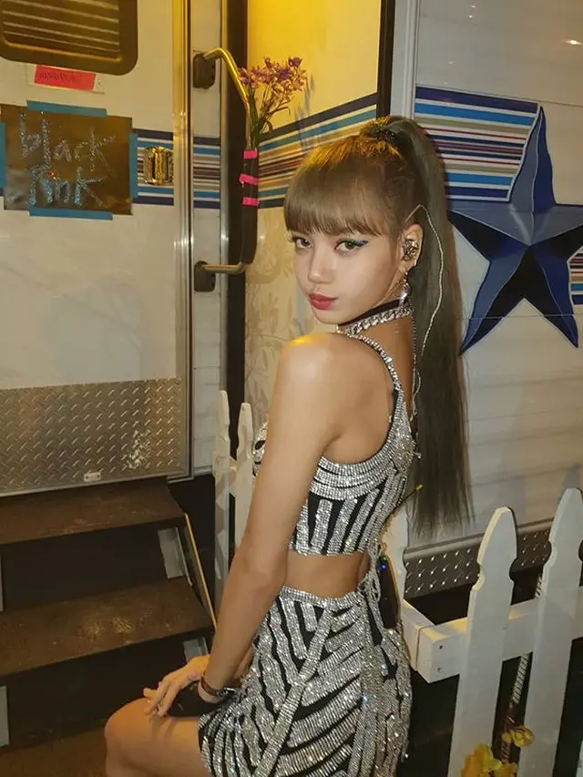 Identik dengan Poni, Ini 7 Model Gaya Rambut Lisa Blackpink - Hot ...