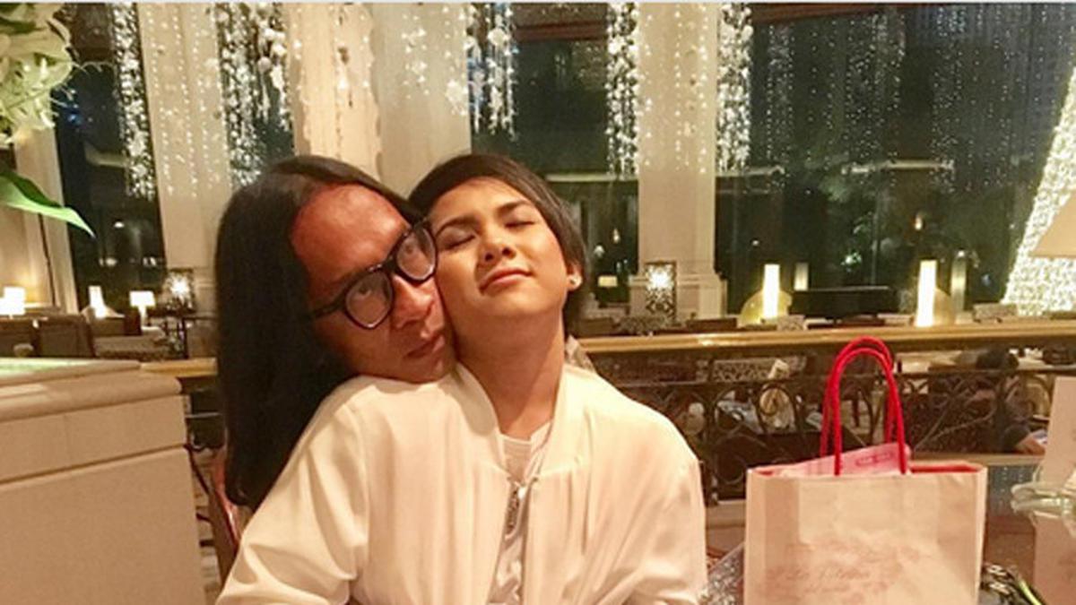 Cerita di Balik Hubungan Aming dan Dena Rachman - Entertainment Fimela.com