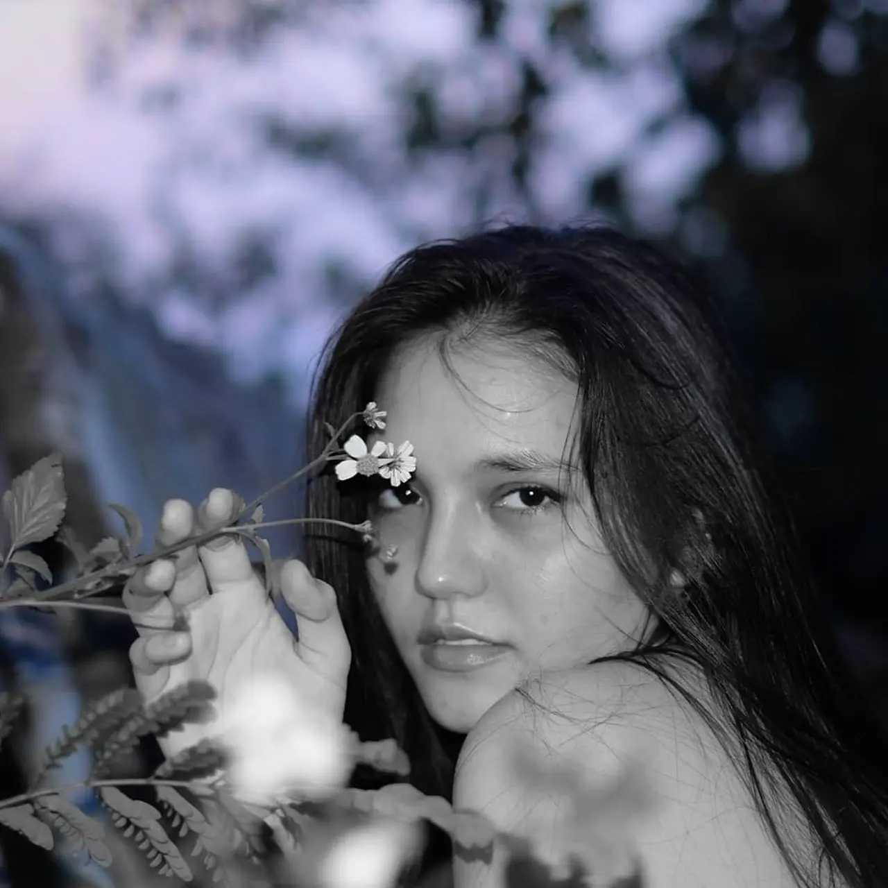 7 Potret Juliette Angela, Istri Sexy Goath yang Tetap Glowing Meski ...