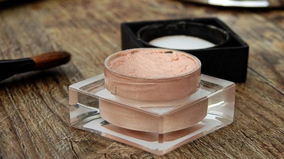 Ini Jenis Foundation yang Bikin Kamu Kelihatan Lebih Tua dan Keriput ...
