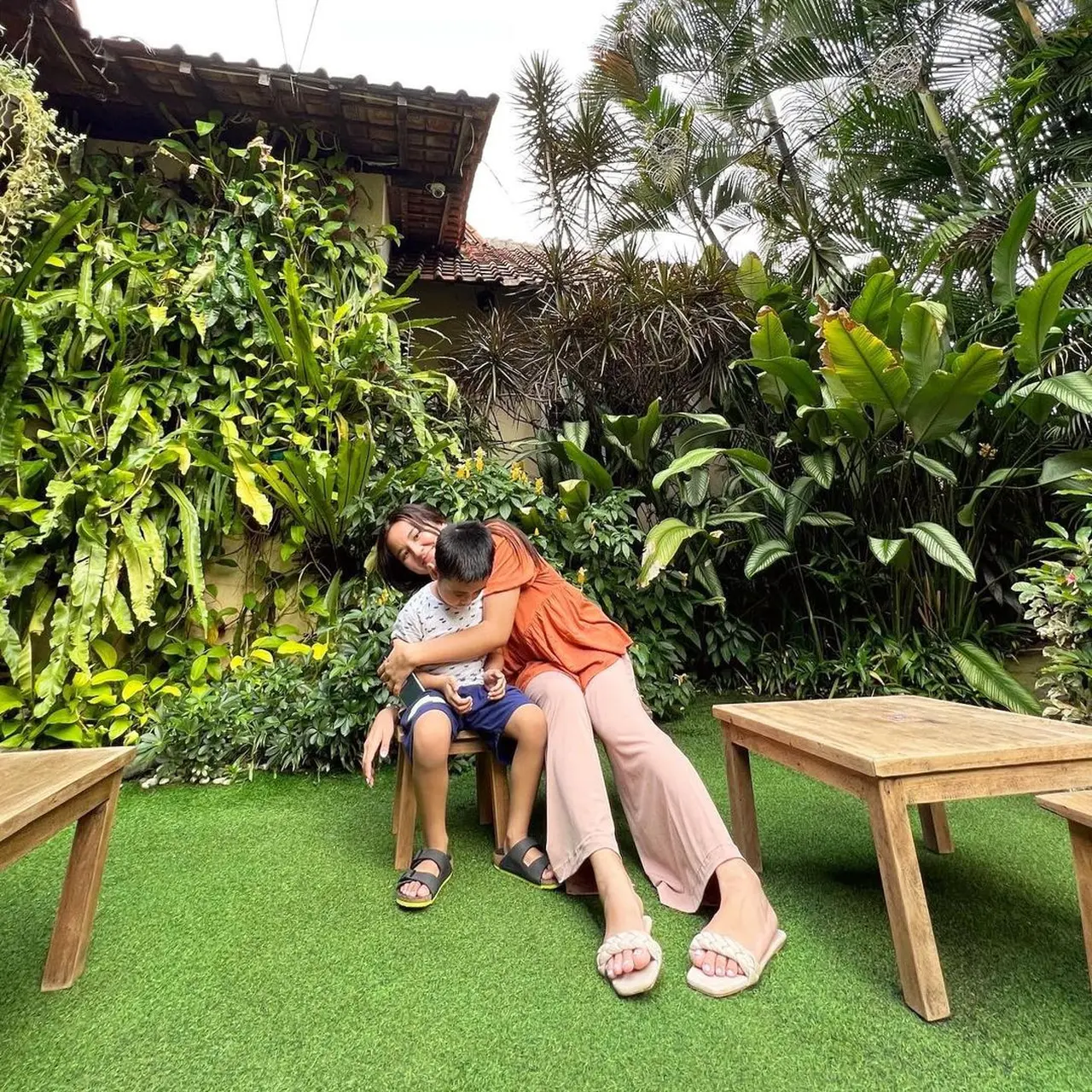 7 Potret Terbaru Selena Alesandra Kini Resmi Cerai dari Suami, Jadi Single Mom - Hot Liputan6.com