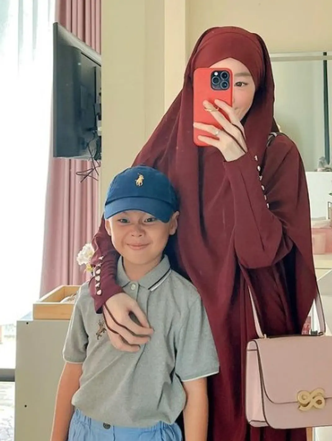 10 Potret Larissa Chou Bersama Anak, Kedekatannya Bikin Adem - Photo ...