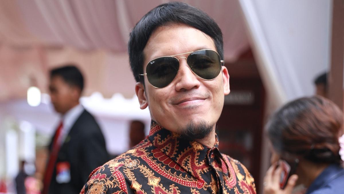 8 Artis Indonesia yang Penggila Sepakbola