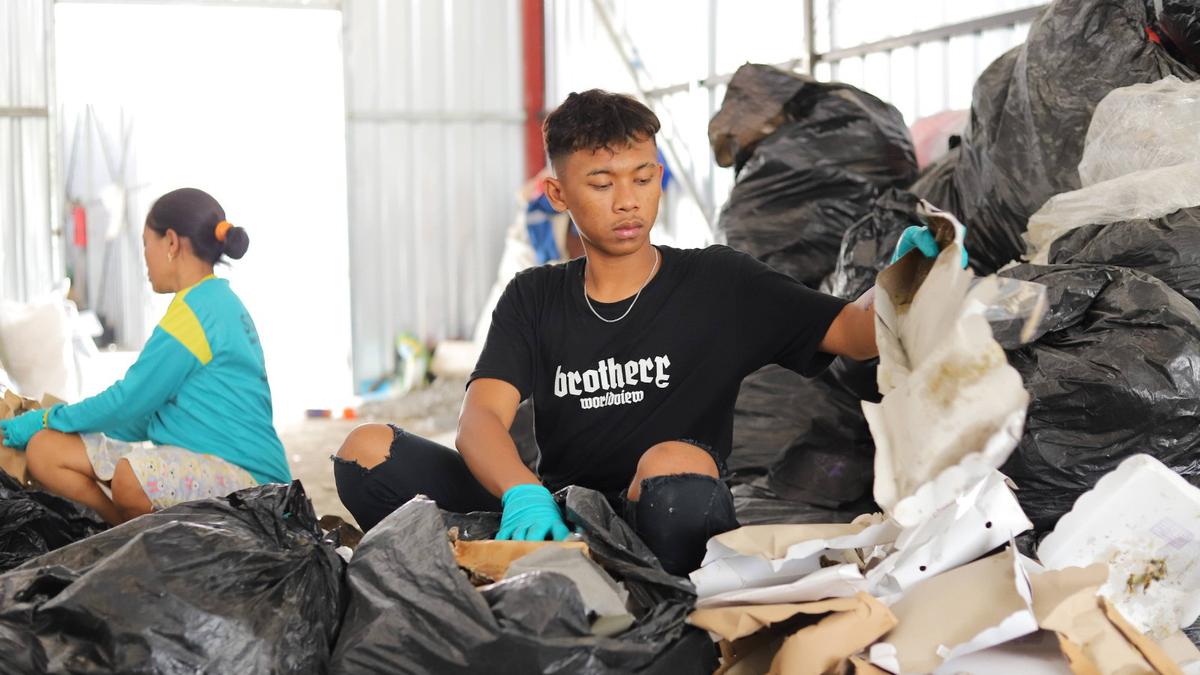 Kerja Ikhlas Imam Mukhlas, Kelola Sampah Jadi Berkah