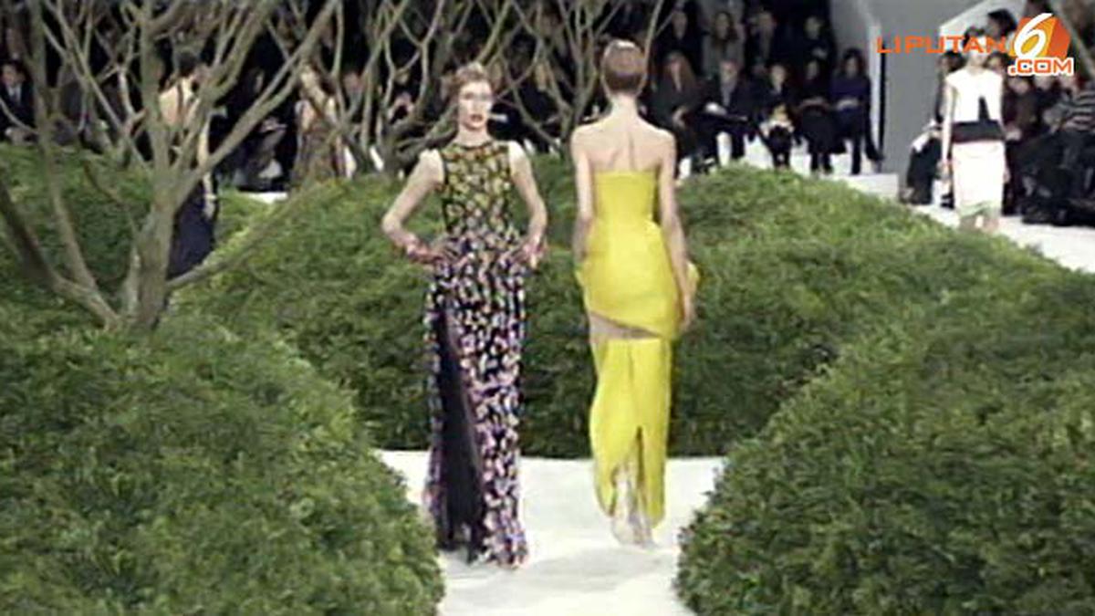 VIDEO: Christian Dior Pamer Koleksi Musim Semi di Paris - News Liputan6.com