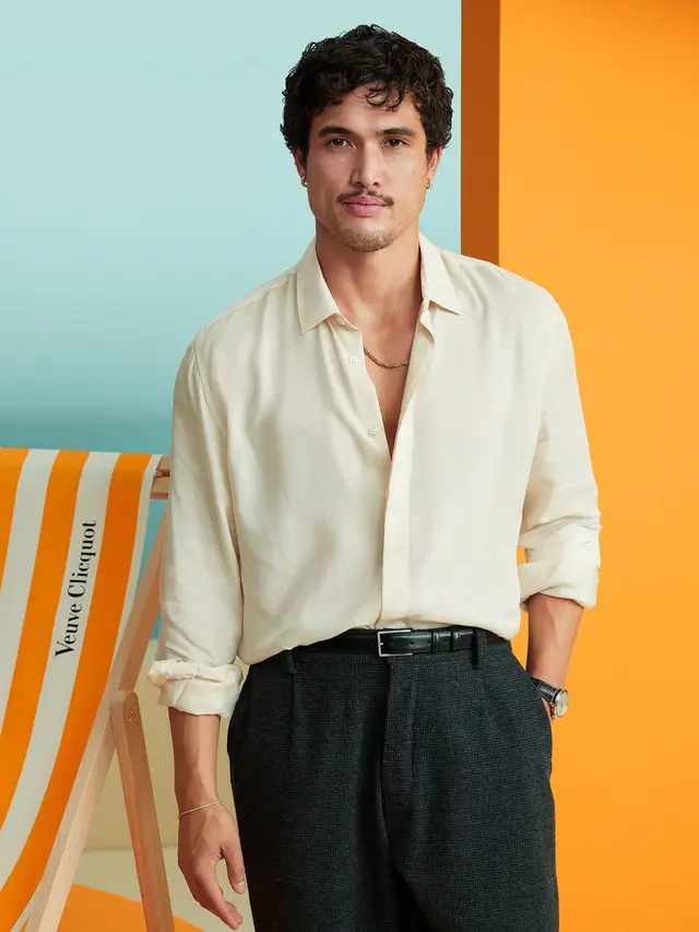 5 Potret Charles Melton, Aktor Berdarah Korea-AS yang Jadi Model Video ...