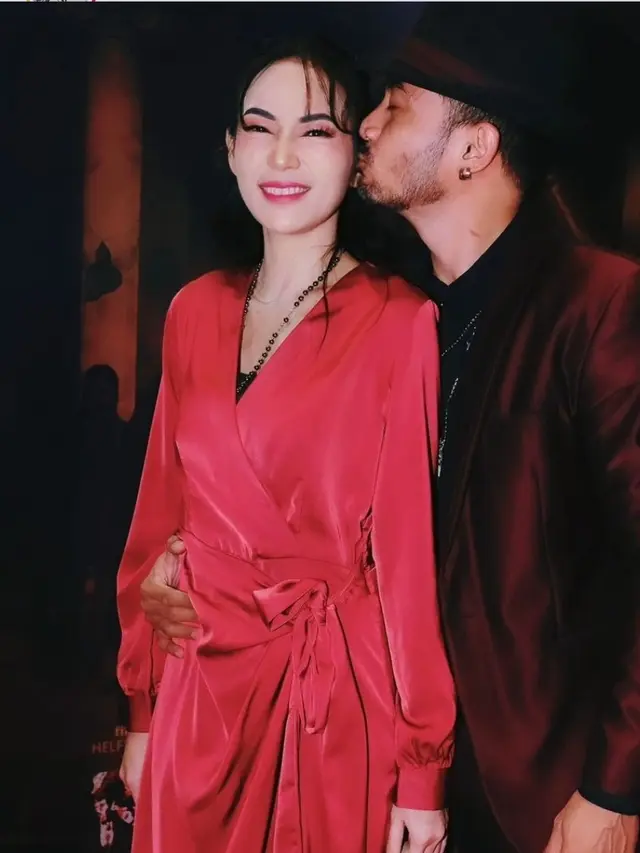 7 Potret Yama Carlos Bareng Pacar Baru Usai Menduda Dua Kali, Siap ...