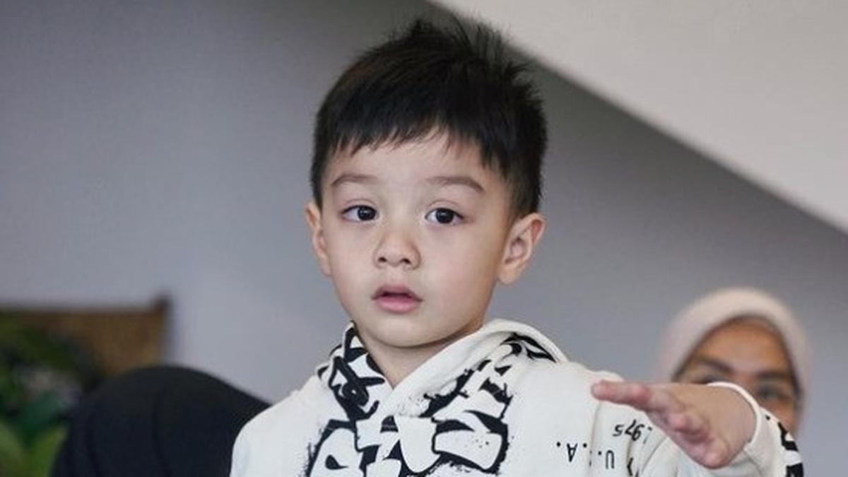 Potret Ganteng Air Rumi Akbar Anak Irish Bella dan Ammar Zonni ...