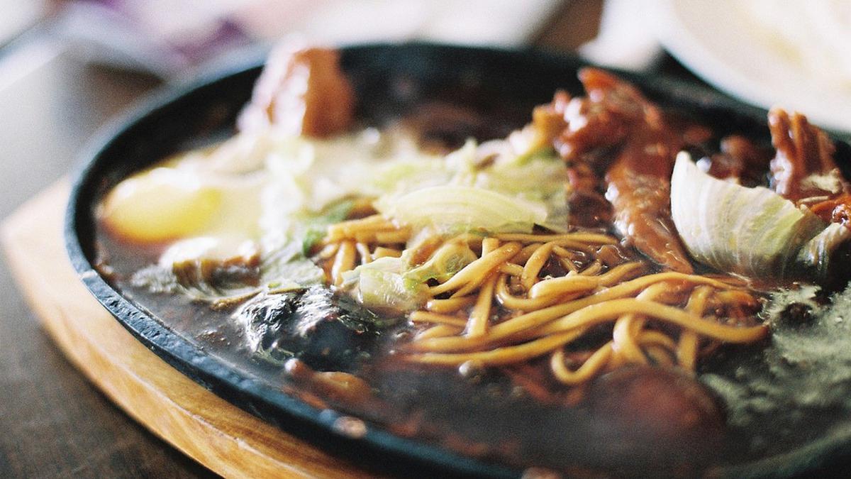 Nikmati Kehangatan Hidangan Hot Plate di 4 Resto Jakarta - Lifestyle ...