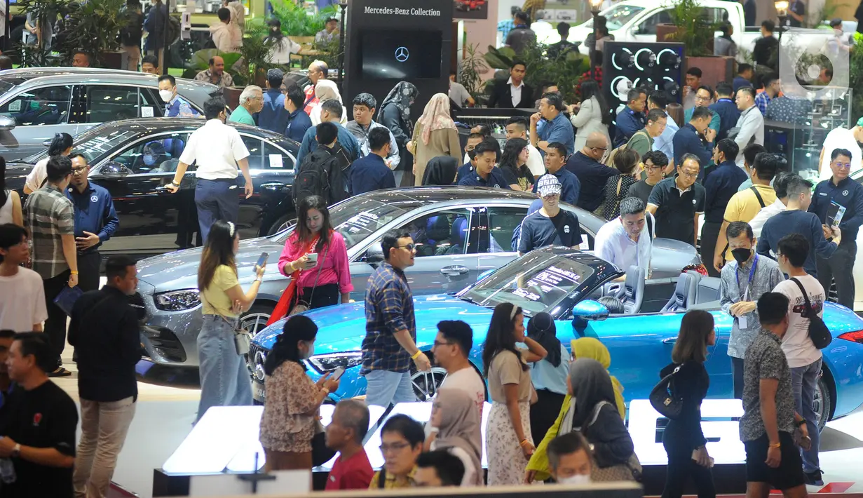 Pengunjung Padati Pameran Otomotif GIIAS 2023 - Foto Liputan6.com