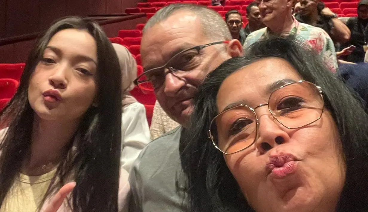 Potret Bryan Domani dan Keluarga di Gala Premiere 172 Days, Selalu ...