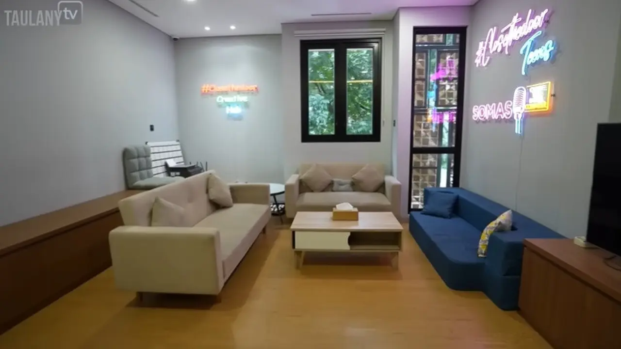 Melihat Studio Deddy Corbuzier yang Memiliki Fasilitas Lengkap, Ada ...