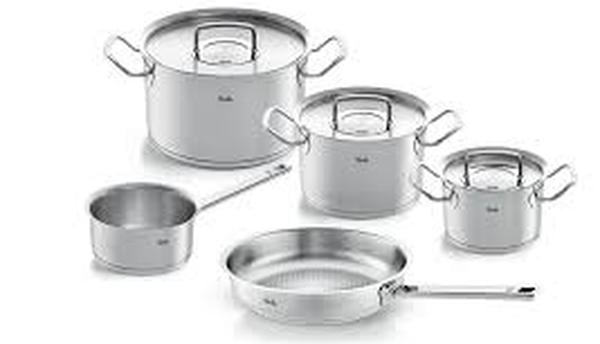 10 Model Rambut Medium dengan Poni Anti Lepek, Tampil Stylish Sepanjang ...