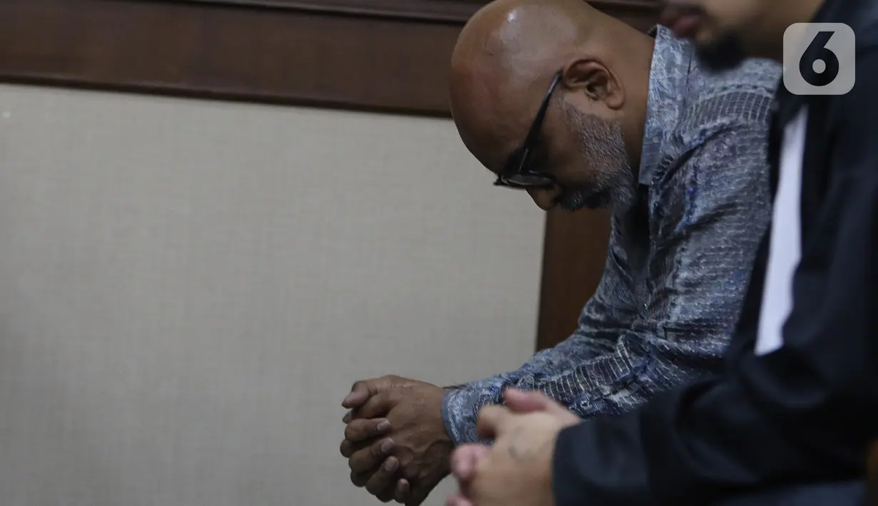 FOTO: Suap Krakatau Steel, Karunia Alexander Muskitta Divonis 2 Tahun ...