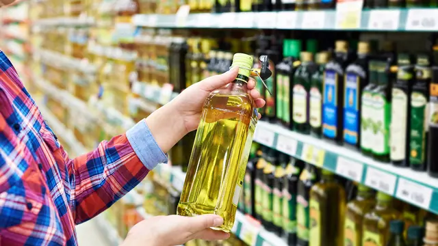 4 Tips Mudah Simpan Minyak Goreng agar Tahan Lama - Health Liputan6.com