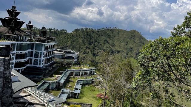 Manjakan Mata dengan Memandang Keindahan Danau Toba dari Taman Simalem ...
