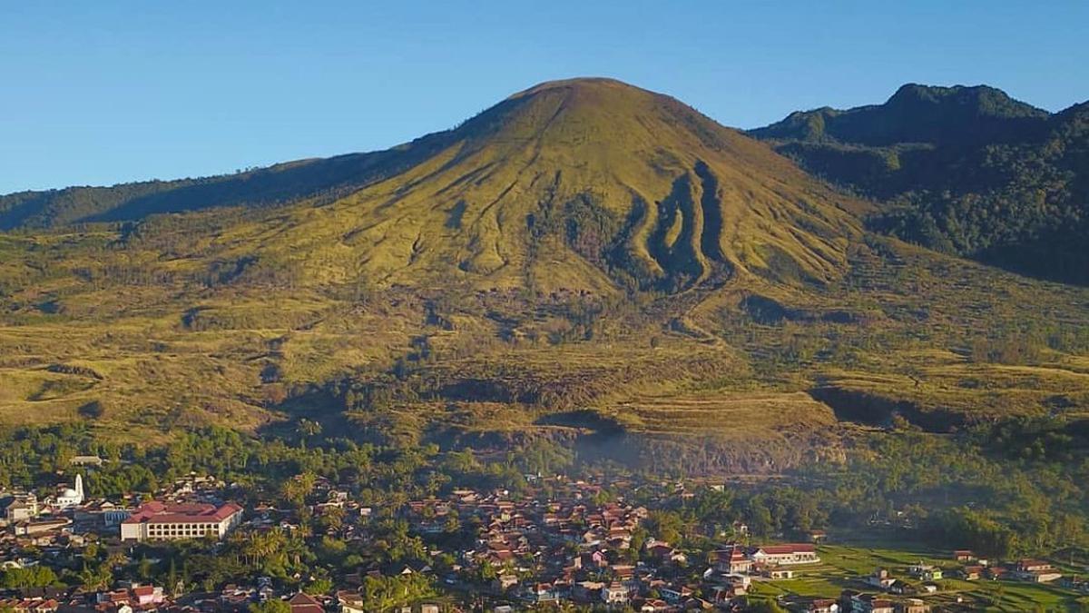 6 Fakta Menarik Gunung Guntur yang Jadi Destinasi Wisata Andalan di ...