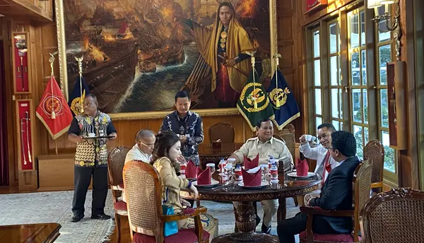 Menpora Dito Tiba di Gedung Bundar Kejagung, Jalani Pemeriksaan Korupsi ...