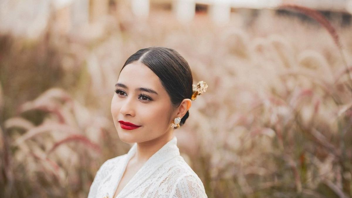 6 Potret Prilly Latuncosina Tampil Anggun Pakai Kebaya Nona dari Manado ...