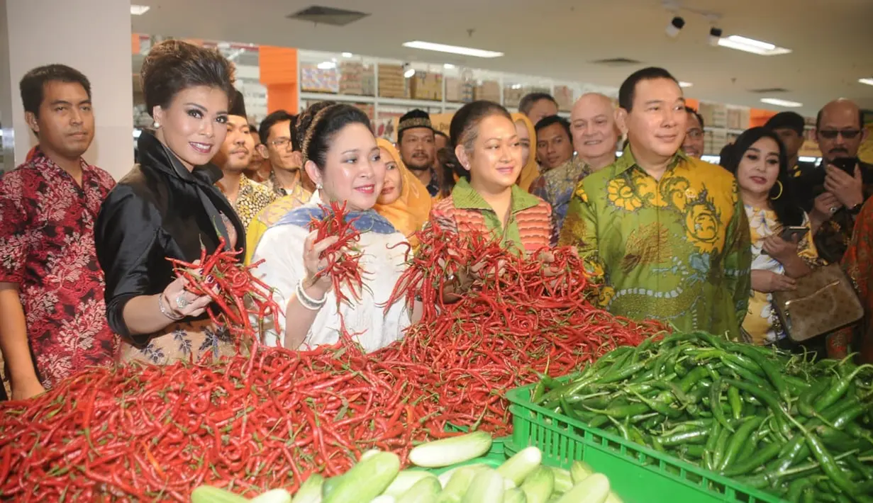 FOTO: Bina UMKM, Tommy Soeharto Buka Goro di Cibubur - Foto Liputan6.com