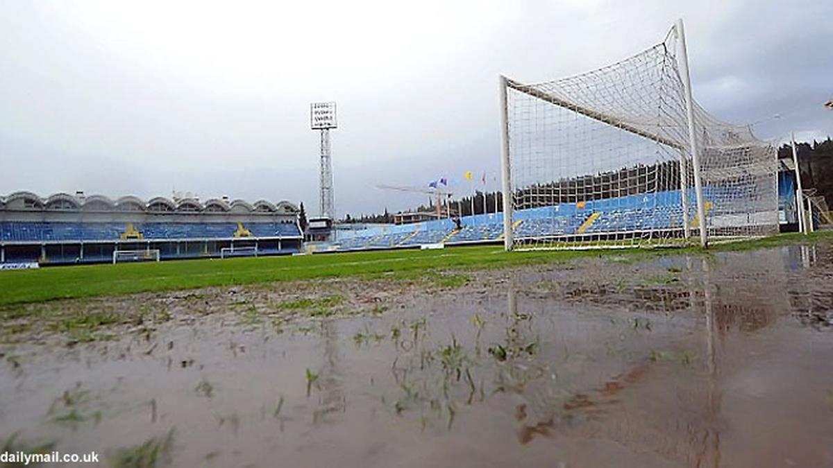 Lapangan Becek Bakal Jadi Kendala 'Tiga Singa' - Bola Liputan6.com