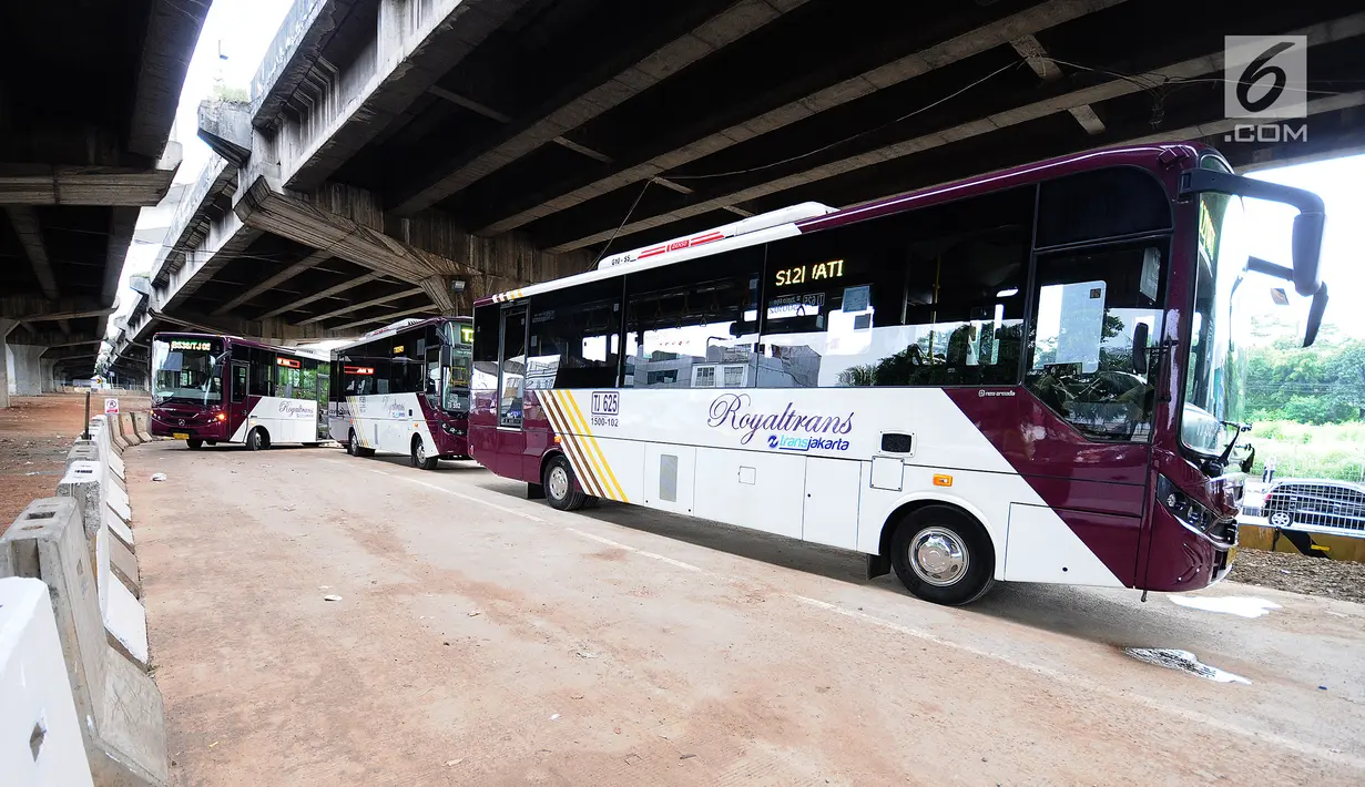 FOTO: Menjajal Royaltrans, Bus Premium TransJakarta - Foto Liputan6.com